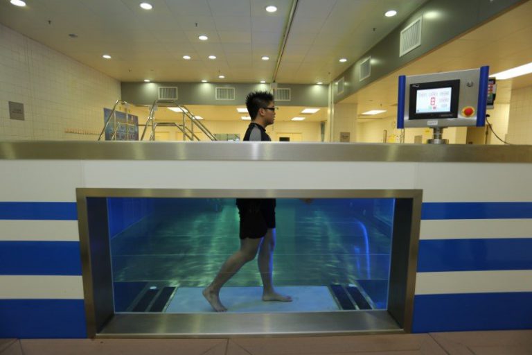 Underwater Treadmill for Aquatic Therapy - EWAC Medical
